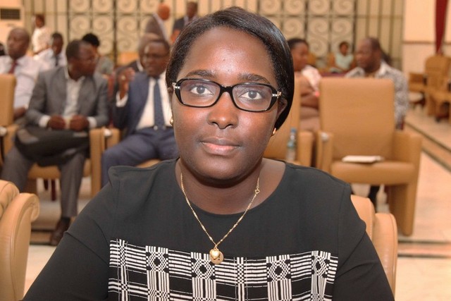 Tapete vermelho estendido por Luanda baralha cérebro de Milca Caquesse ...