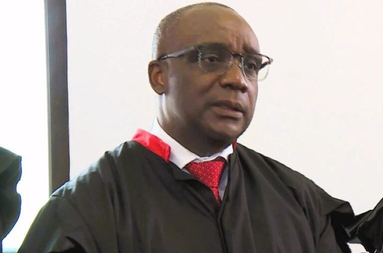 São Tomé e Príncipe: Presidente do Supremo Tribunal coloca cargo à ...